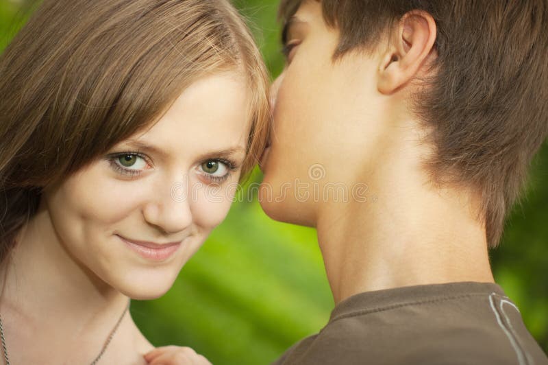 Junge mit Freundin stockfoto. Bild von zusammengehörigkeit - 11052648