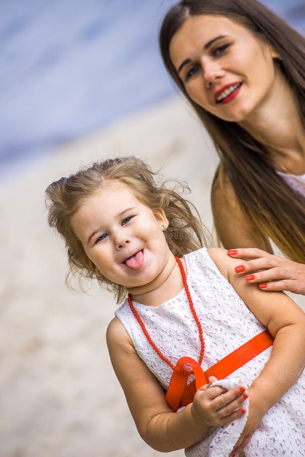 5,065 Mutter Mit Kind Auf Dem Strand Fotos - Kostenlose und Royalty ...