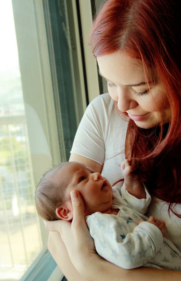 Neugeborenes Baby Weicht Afroamerikaner Aus Stockbild - Bild von ... Neugeborenes Baby Weicht Afroamerikaner Aus Stockbild - Bild von ...