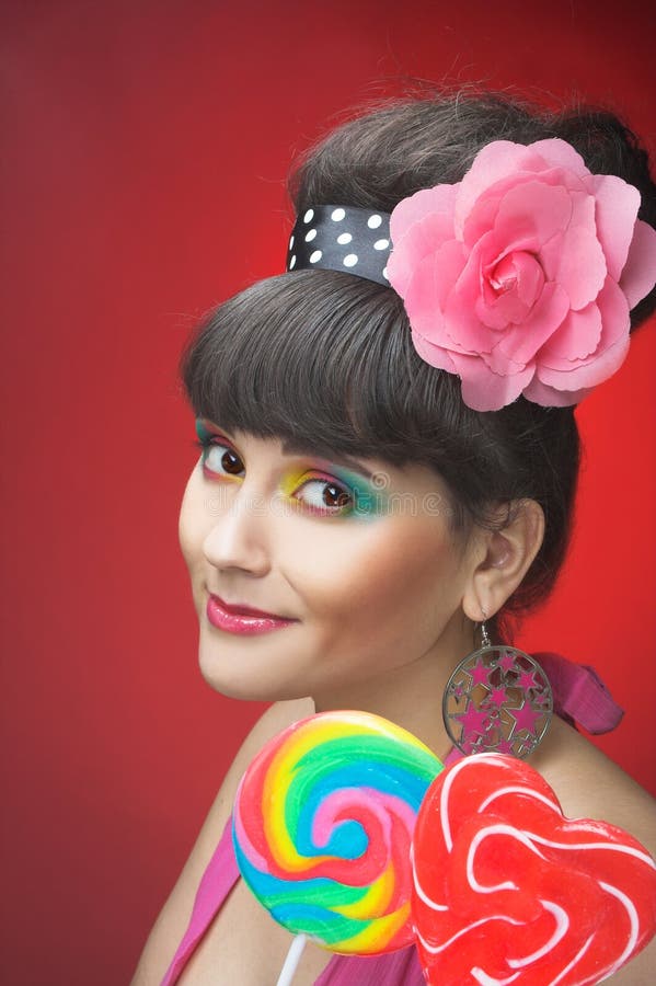 Junge reizend pralle Frau stockfoto. Bild von frau, lutscher - 40089686