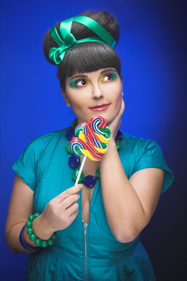 Junge reizend pralle Frau stockfoto. Bild von schönheit - 40504062