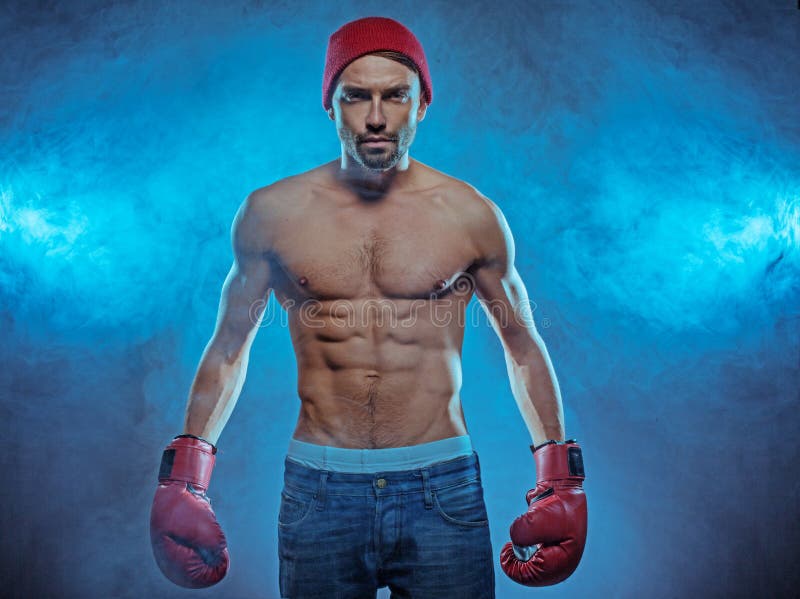 Junger Athletischer Boxer in Einem Rauchigen Hintergrund Stockbild ...