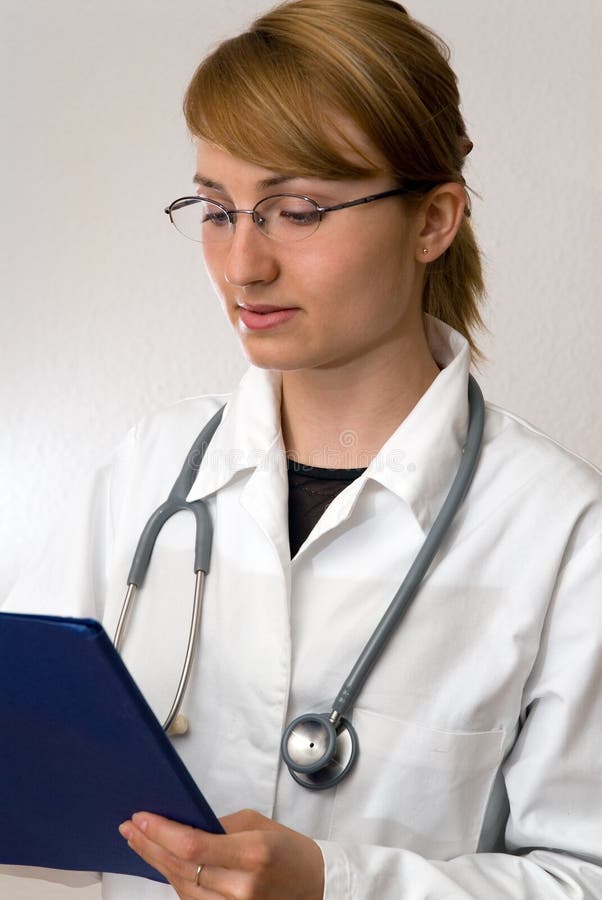 Junger Doktor stockfoto. Bild von leute, klinik, porträt - 946258