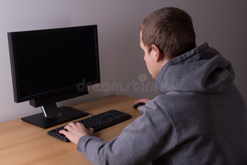 Junger Mann Arbeitet am Computer Stockfoto - Bild von hand, tastatur ...