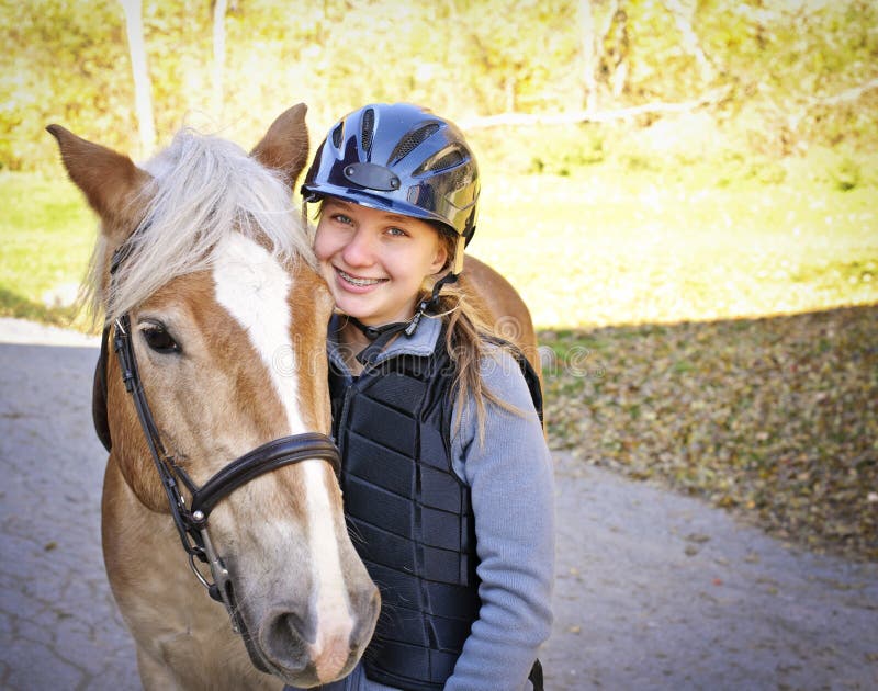 Junger Reiter mit Pferd stockbild. Bild von aktivitäten - 35983531