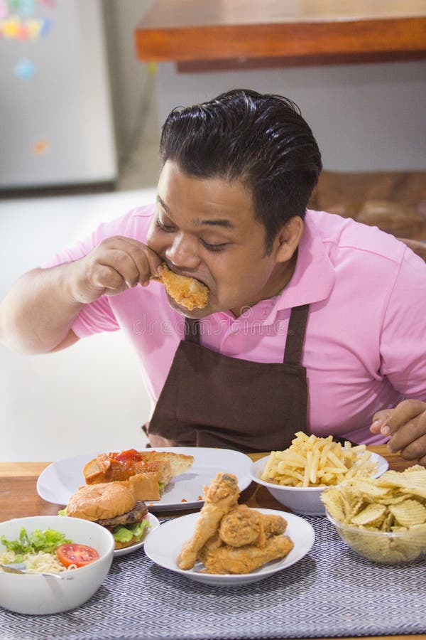 Junges Fettes Fleisch Fressendes Stockbild - Bild von speisen, mann ...