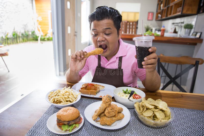 Junges Fettes Fleisch Fressendes Stockfoto - Bild von speisen, schwer ...