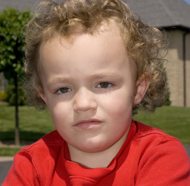 Junges Jungen-Portrait stockfoto. Bild von kind, junge - 2968464