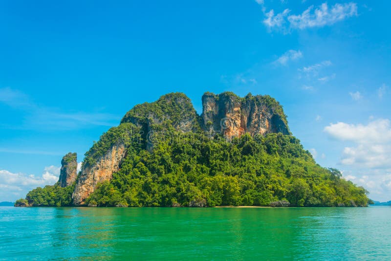Jungle Limestone Cliffs Around Phi-Phi Leh Island Stock Photo - Image ...