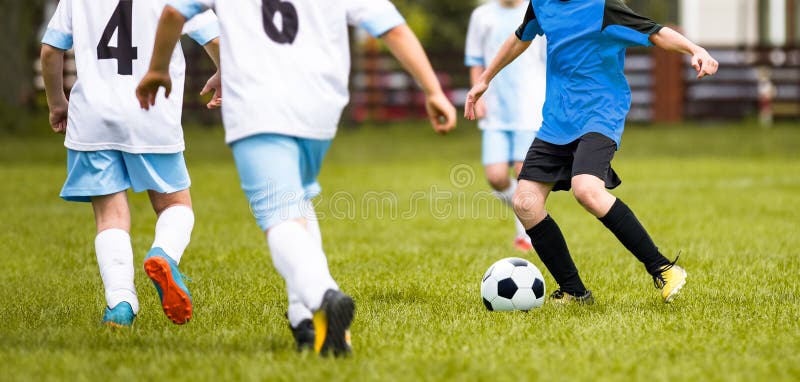 Junior Football Match Joven Foto de archivo - Imagen de balompié, feliz ...