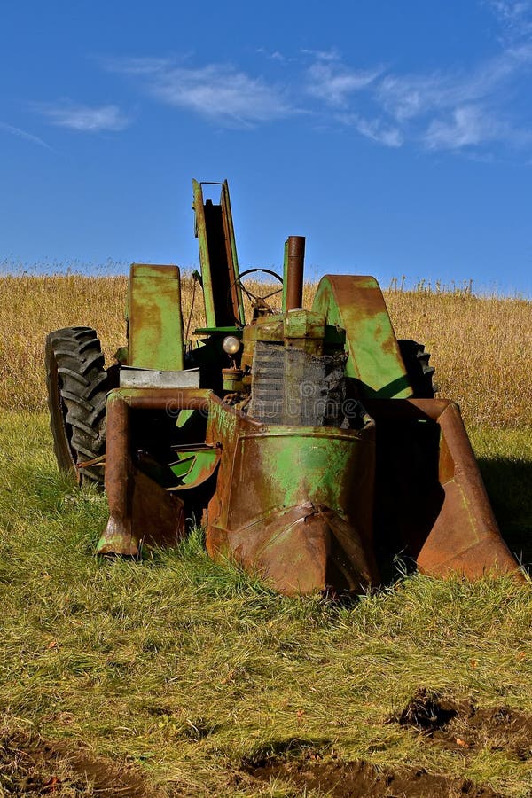 Mounted Two Row Corn Picker Stock Image - Image of corn, farm: 168990361