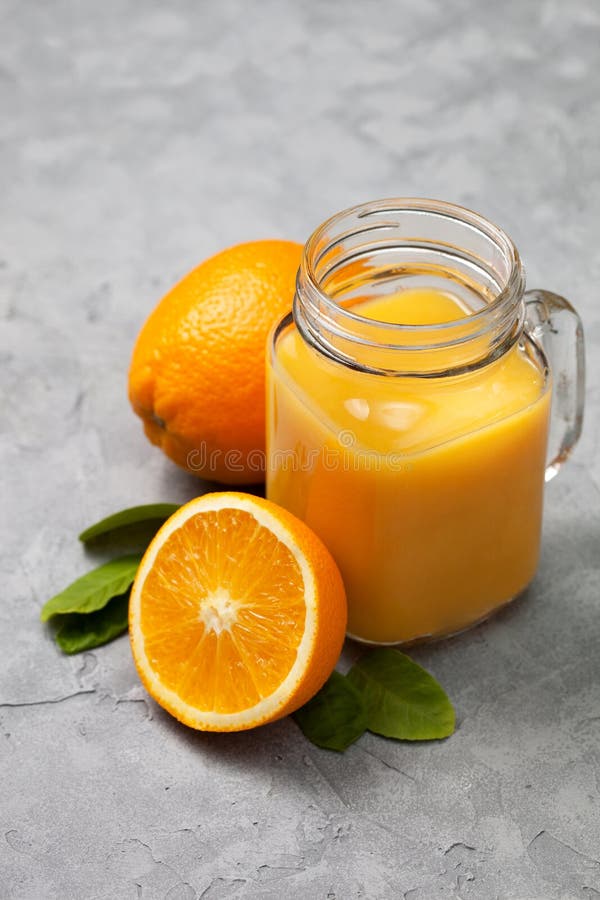 Jus d'orange stock afbeelding. Image of verfrissing - 102804731