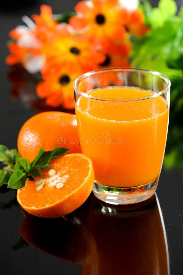 Jus d'orange image stock. Image of fruits, organique - 103771775