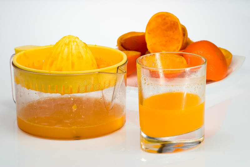 Jus d'orange Frais-serré photo stock. Image du lumineux - 2465460