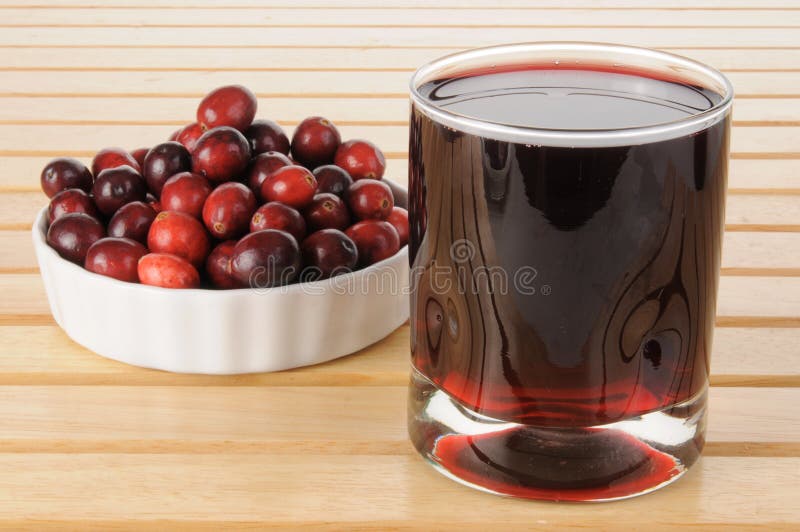 Jus de canneberge image stock. Image du sain, cuvette - 23648341