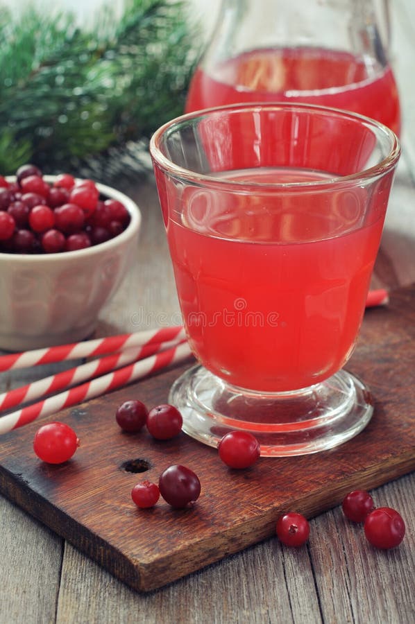 Jus de canneberge photo stock. Image du fruits, cruche - 35826834