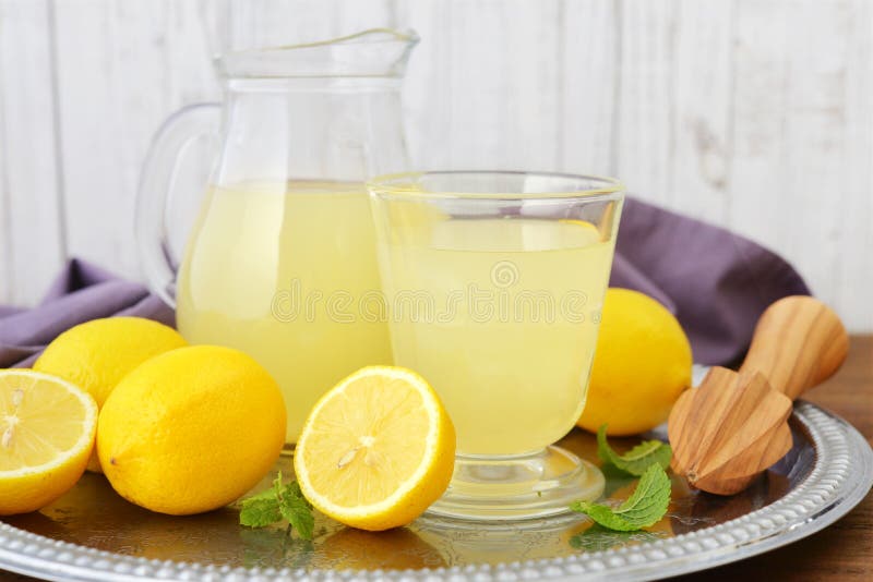 Jus de citron image stock. Image du régime, boisson, rustique - 44544305