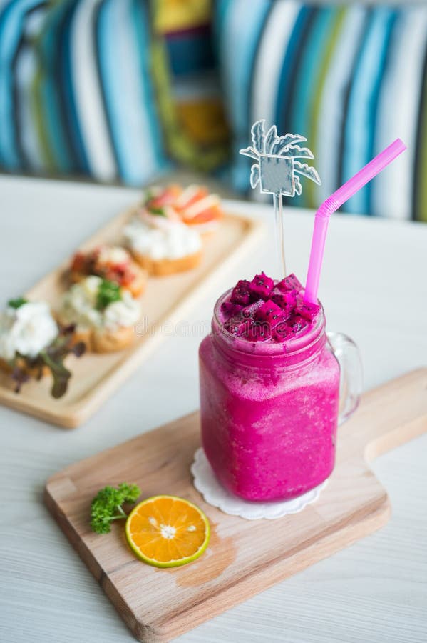 Jus de fruit du dragon photo stock. Image du orange, pourpré - 92048538