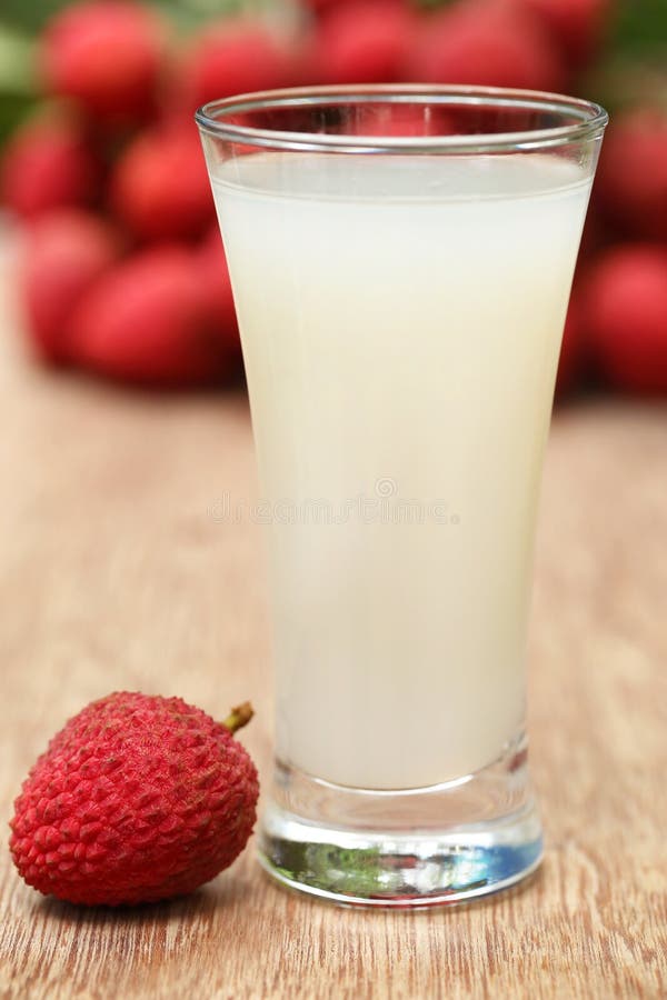 Jus De Litchi Avec Des Fruits Photo stock - Image du santé, frais: 55289166