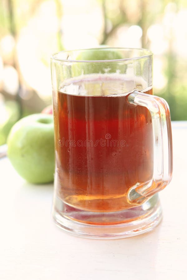 Jus de pomme de pomme image stock. Image du glacé, fruits - 10208729