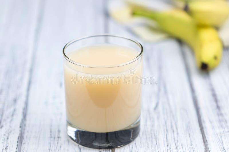 Banane Avec Du Jus Frais De Lait Image stock - Image du personne ...