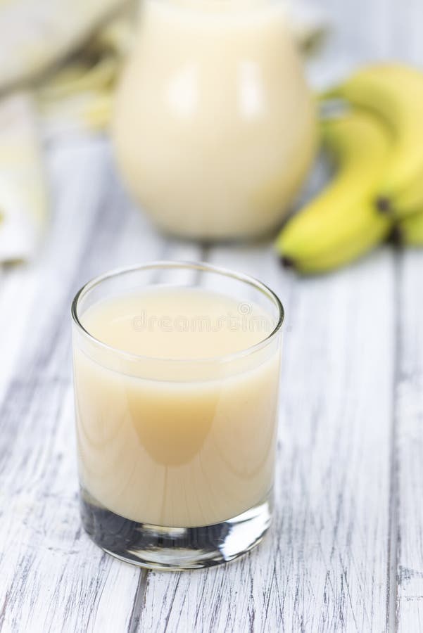 Banane Avec Du Jus Frais De Lait Image stock - Image du personne ...