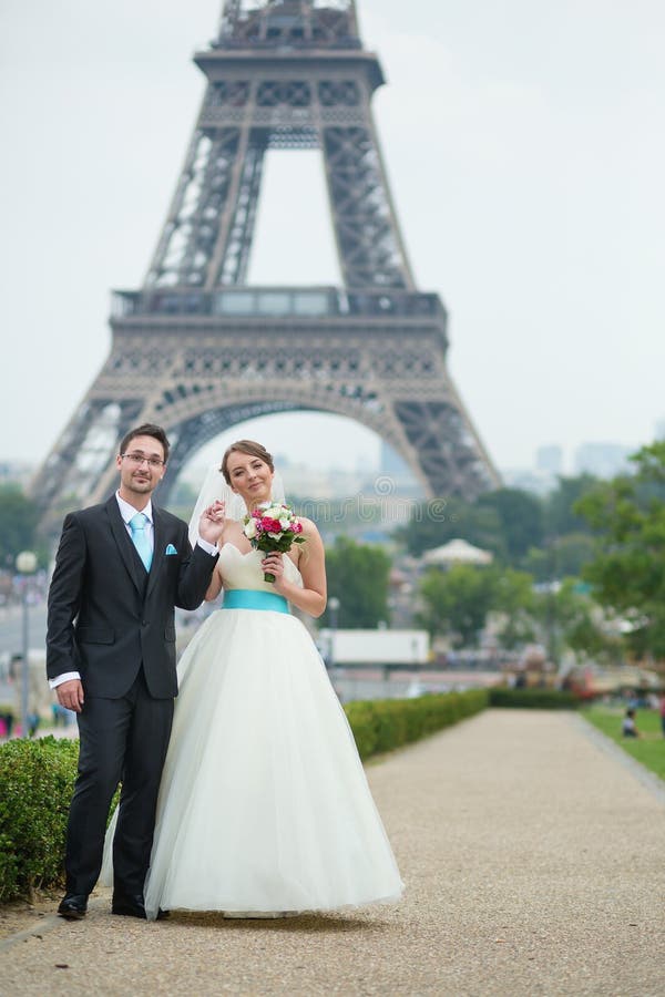Just Married Couple in Paris Stock Photo - Image of newly, eiffel: 48159826