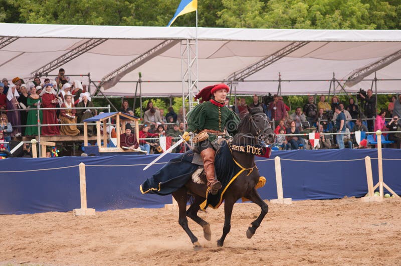 Justa medieval imagen de archivo editorial. Imagen de verano - 31929459