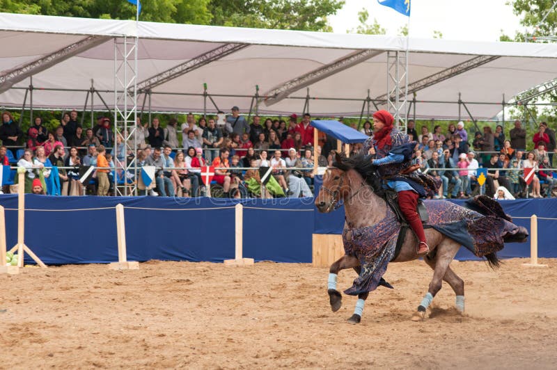 Justa medieval imagen de archivo editorial. Imagen de verano - 31929459
