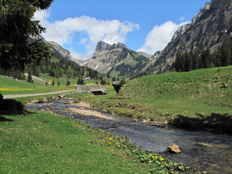 Justistal stockbild. Bild von felsen, sommer, berg, wiesen - 11698295