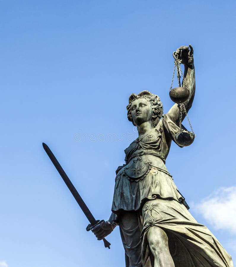 Justitia, Ein Monument in Frankfurt, Deutschland Stockfoto - Bild von ...