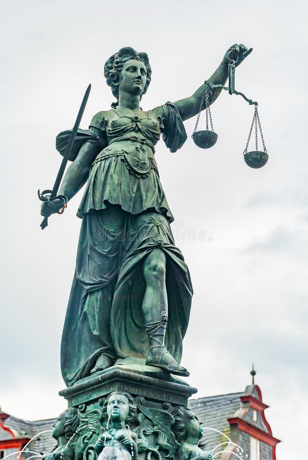 Justitia, Ein Monument in Frankfurt, Deutschland Stockbild - Bild von ...