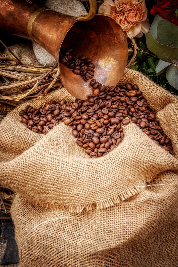 Jute bag with coffee beans stock image. Image of canvas - 277528451