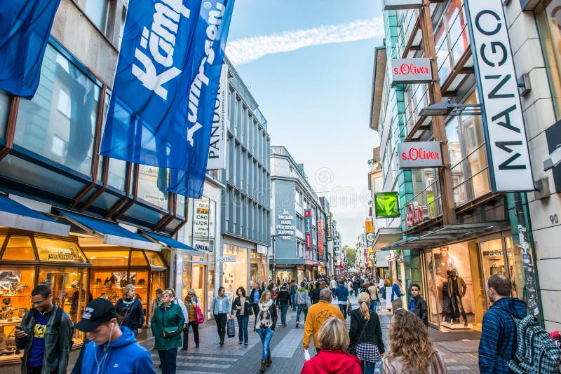 Köln-Straße redaktionelles stockfoto. Bild von gedrängt - 52812568