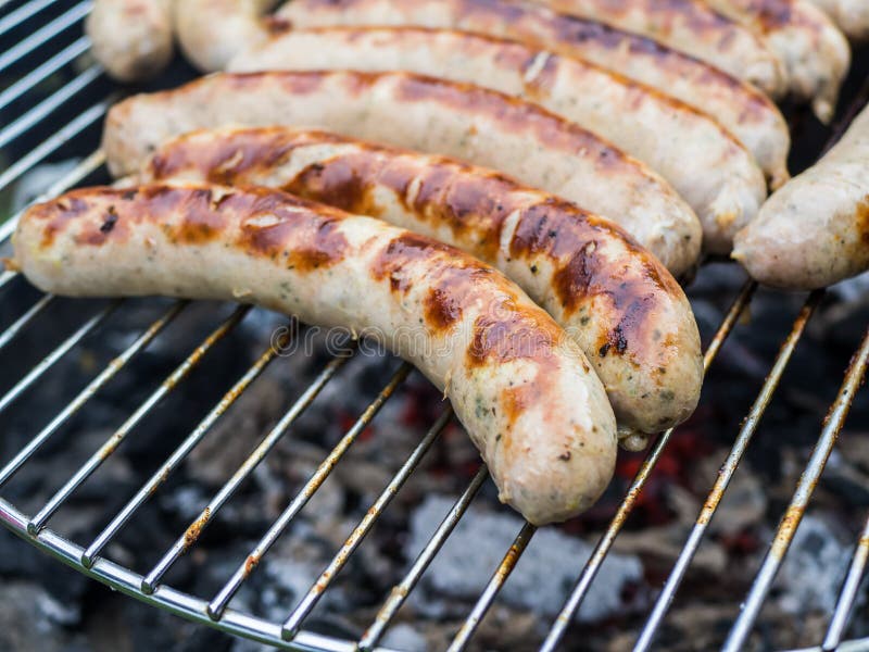 Grillbratwurst stockbild. Bild von kochen, nahrung, wurst - 9439303