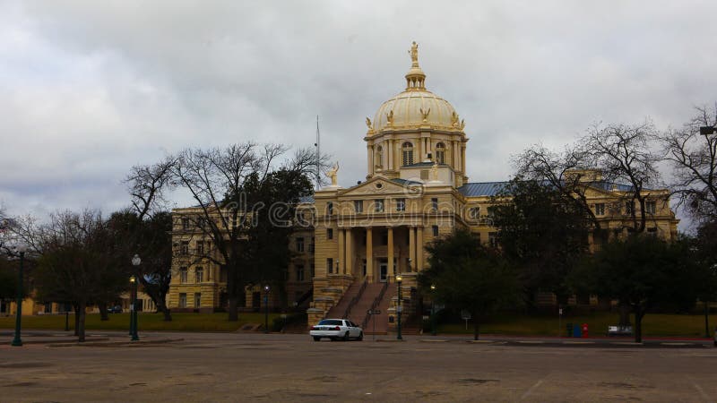 4K UltraHD Timelapse of the McLennan County Courthouse in Waco, Texas ...