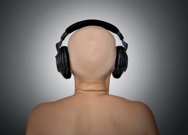 Kaal Hoofd Met Hoofdtelefoons, Achtermening. Stock Afbeelding - Image ...