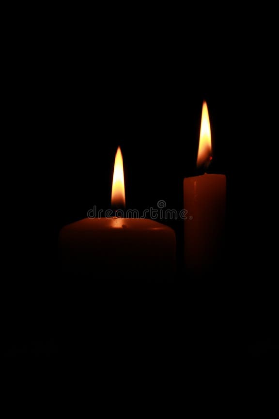 Kaarsvlam in darknes stock foto. Image of licht, hoop - 111544900