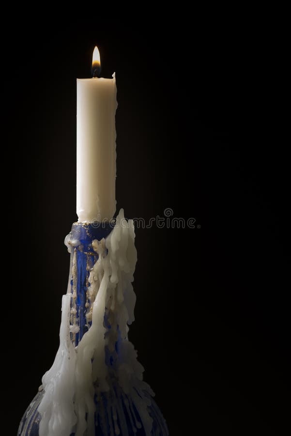 Blauwe kaarsen stock foto. Image of viering, kerk, kaarsje - 12535446