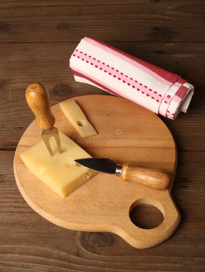 Kaas en een mes stock foto. Image of plak, drank, vork - 79367566