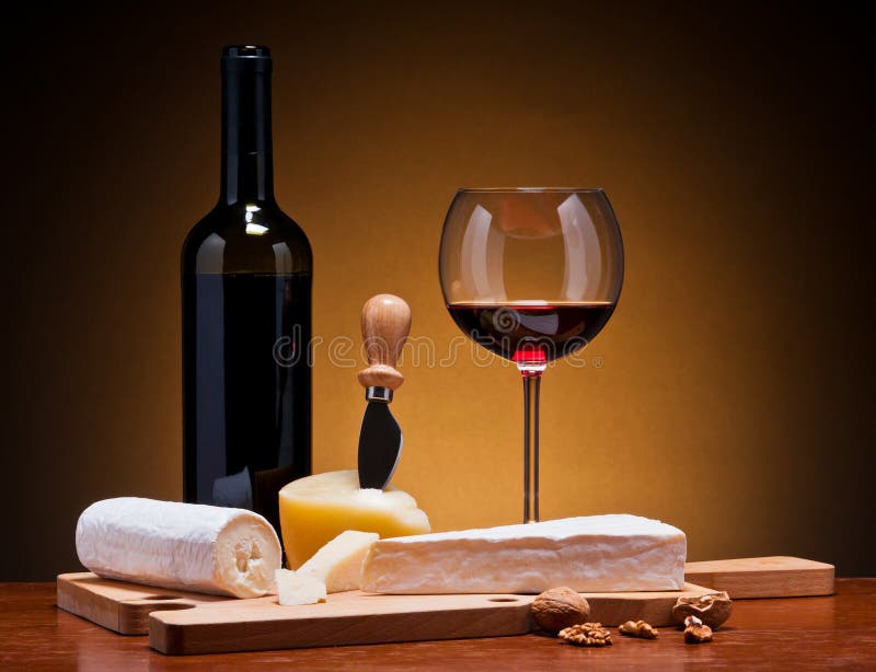 Kaas en wijn stock afbeelding. Image of naughty, drinkbeker - 25114495
