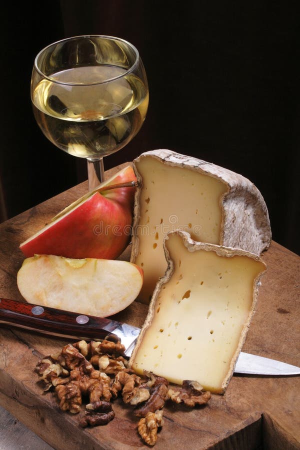 Kaas en wijn stock foto. Afbeelding bestaande uit levensstijl - 3198500