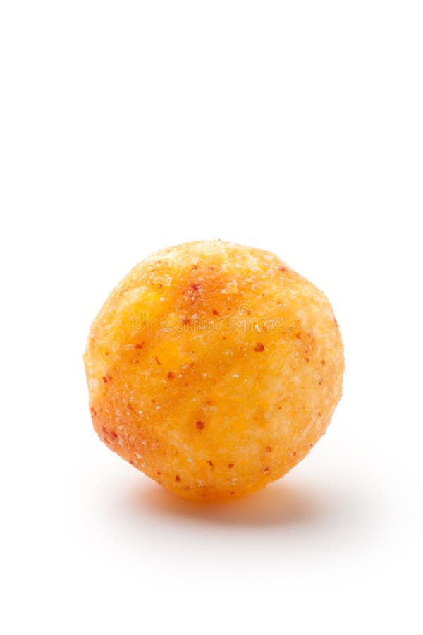 Kaasbal stock foto. Image of gepuft, voedsel, zout, geel - 137472188