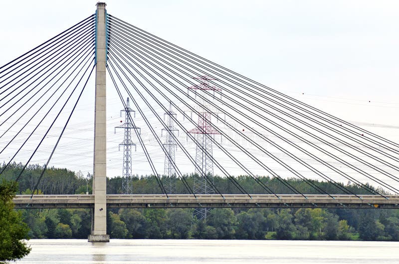 Kabel-gebleven Brug Over De Rivier Donau Stock Afbeelding - Image of ...