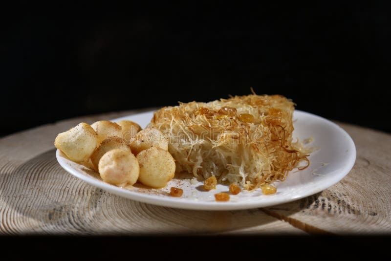 Kataifi Con Apple Y Caramel Imagen de archivo - Imagen de alimento ...