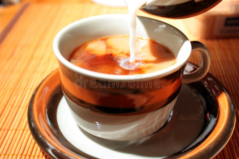 Kaffee mit Milch stockbild. Bild von hitze, kaffee, cappuccino - 16348137