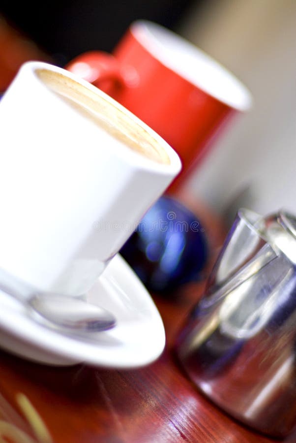 Kaffee mit Milch stockfoto. Bild von energiequelle, energie - 3827608