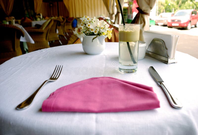 Kaffee-Tabellen-Einstellung Stockbild - Bild von tafelsilber, apfel ...