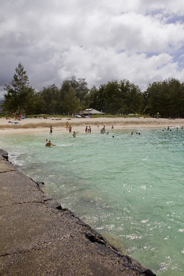 Kailua Beachgoers editorial photography. Image of tourism - 33309627