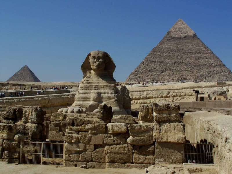 Kairo-Sphinx-Statue Mit Pyramiden Und Damm Hinten Stockbild - Bild von ...